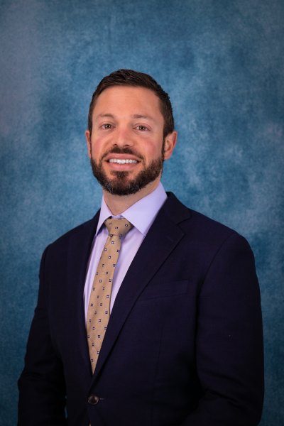 Kevin Parvaresh, MD | Hoag Orthopedic Institute